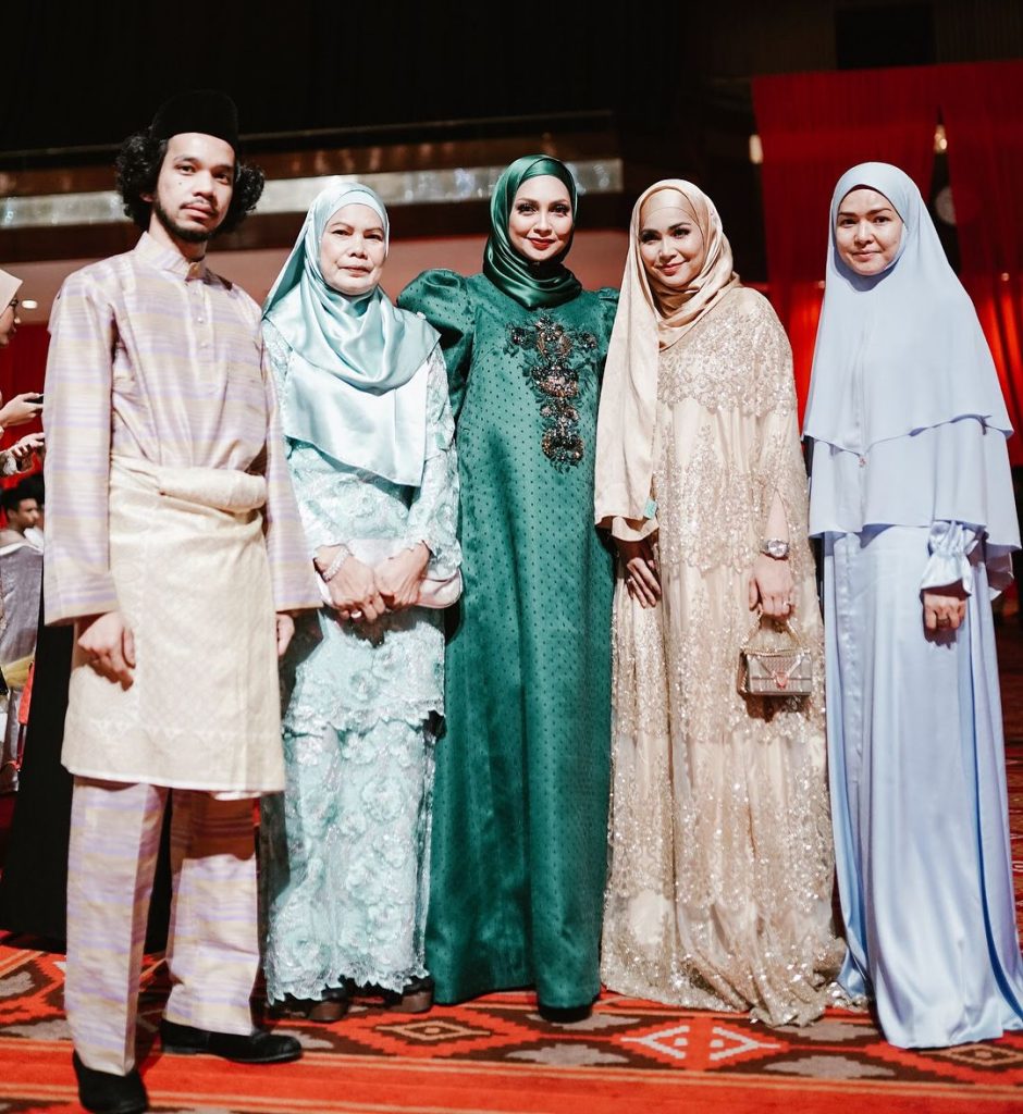 Pilih Gaya Sopan Dan Bertudung Labuh, Ruby Che Wan Tetap Nampak Manis