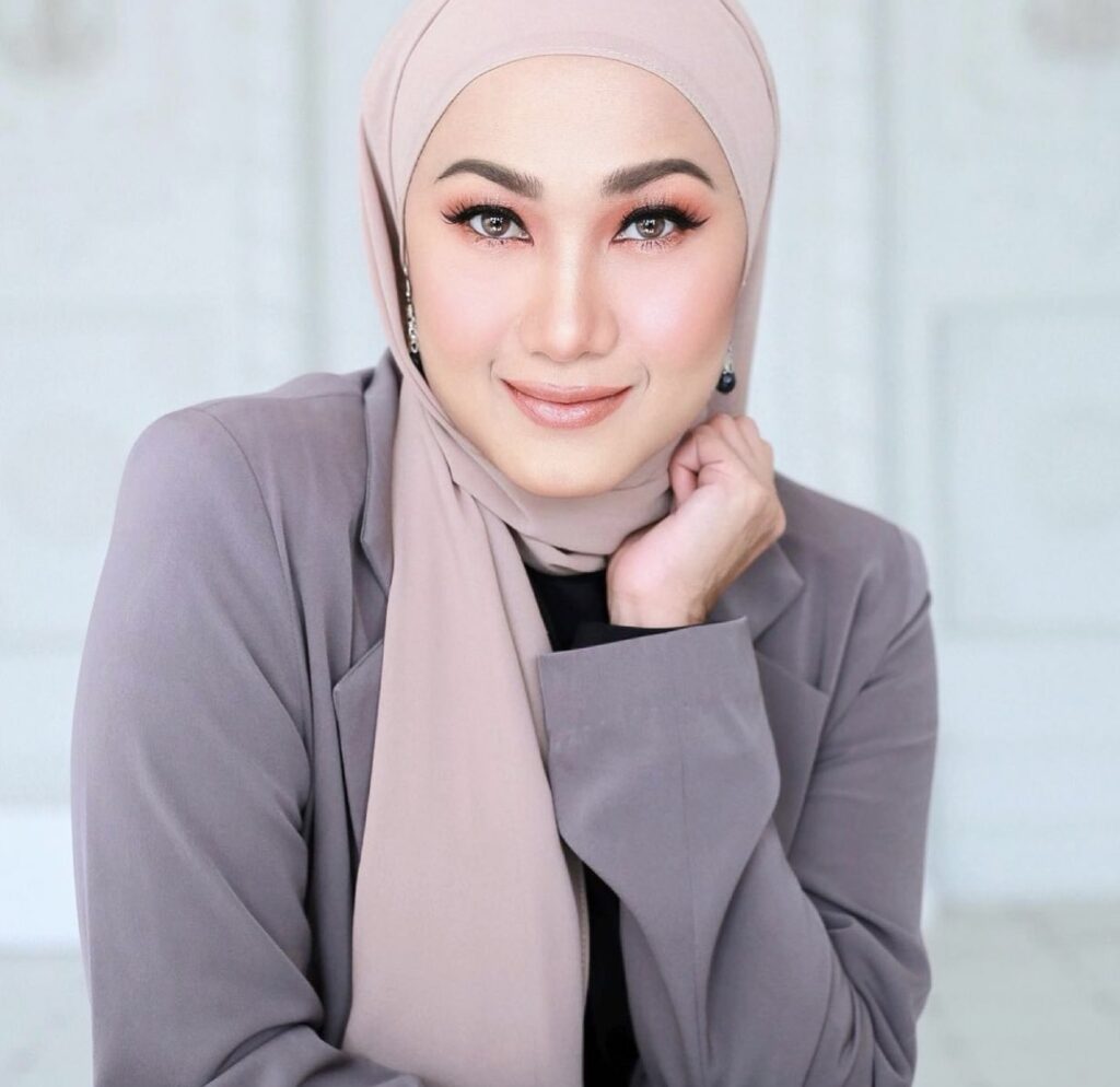 Manis Bertudung, Wilma Muhammad Nampak Cantik Walau Dah Anak Lima - Rapi