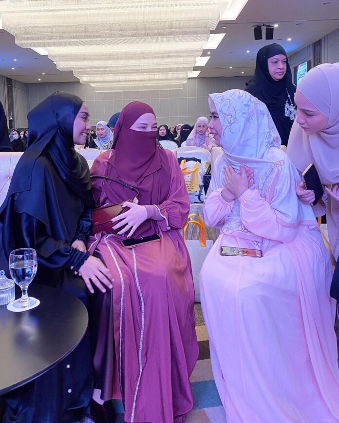 Penampilan Wan Sharmila Jadi Inspirasi, Wajah Tetap Comel Dalam Usia 40-an