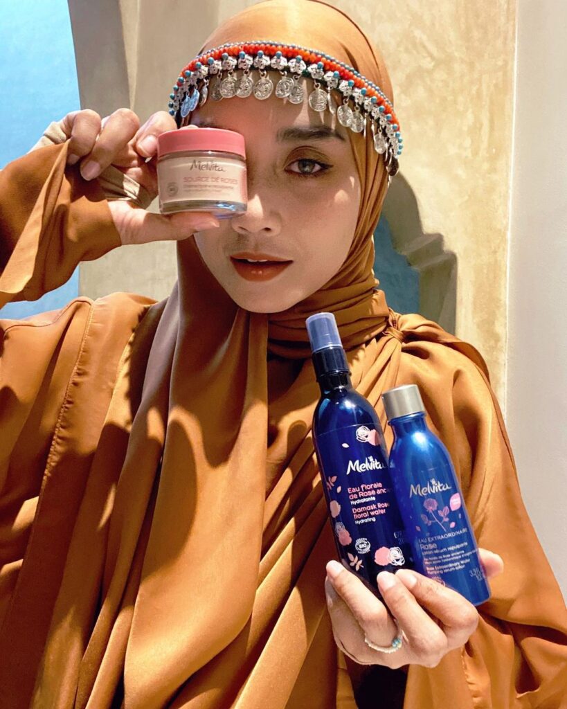 Penampilan Wan Sharmila Jadi Inspirasi, Wajah Tetap Comel Dalam Usia 40-an